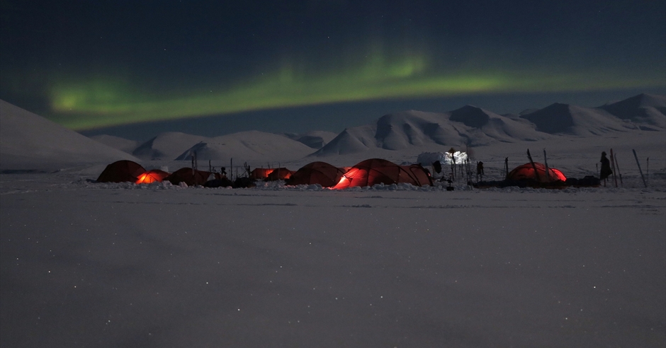 En natt i Arktis - Backyard Svalbard - Visit Svalbard