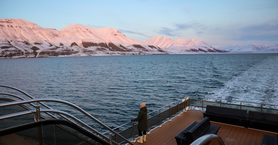 Sunset Dinner Cruise - Hurtigruten Svalbard - Boat trips in ...