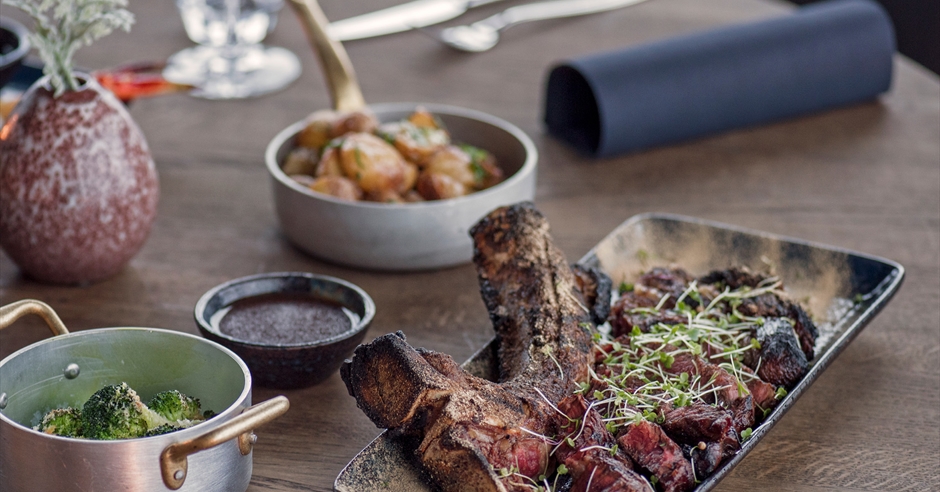 Funktionærmessen Restaurant - Gourmet in Longyearbyen, Spitsbergen ...