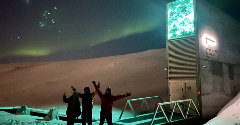 All in One: Scenic Drive & History Walk with Huskies – Svalbard ...