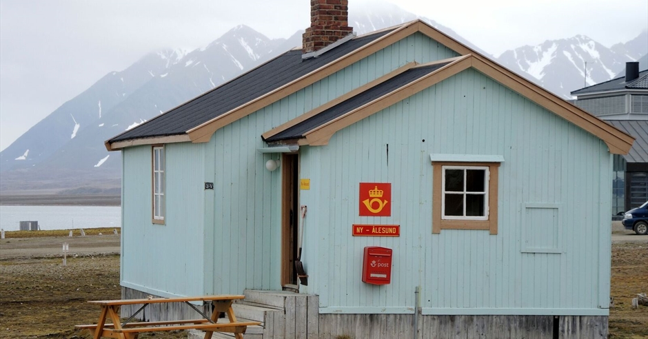 Ny-Ålesund - The northernmost town in the world - Better Moments - Boat ...