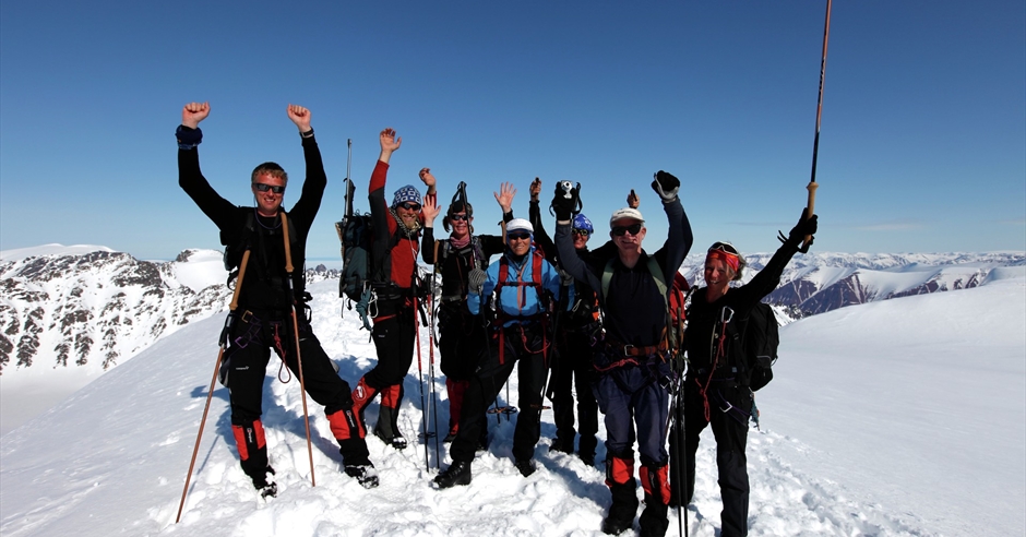 Ny-Ålesund Expedition: Skiing Through the Arctic’s Remote Beauty ...