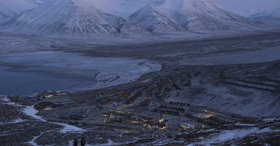 Platåfjellet: Hike with Panorama View over Longyearbyen - Svalbard ...