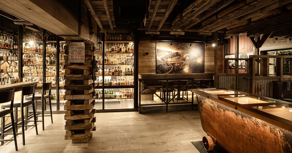 Karlsberger Pub - Bar/pub in Longyearbyen, Spitsbergen - Visit Svalbard