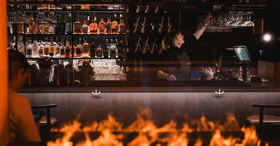 Svalbar - Bar/pub in Longyearbyen, Spitsbergen - Visit Svalbard