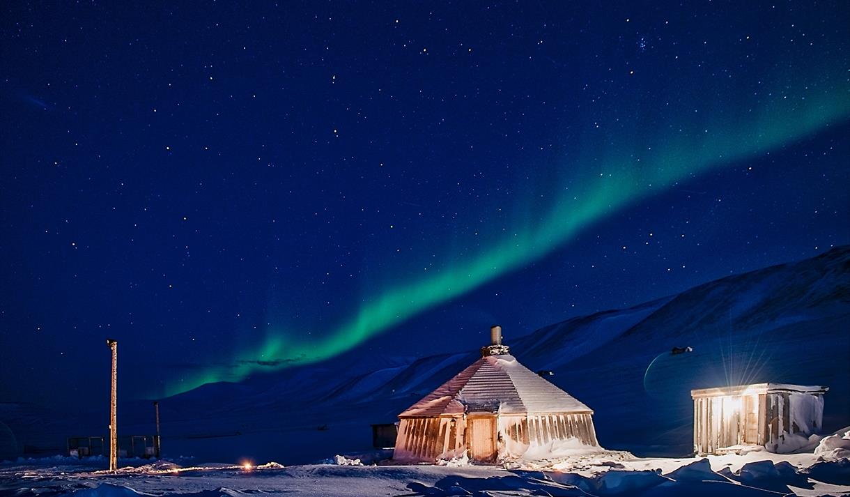 Northern lights evening - Hurtigruten Svalbard - Northern Lights ...