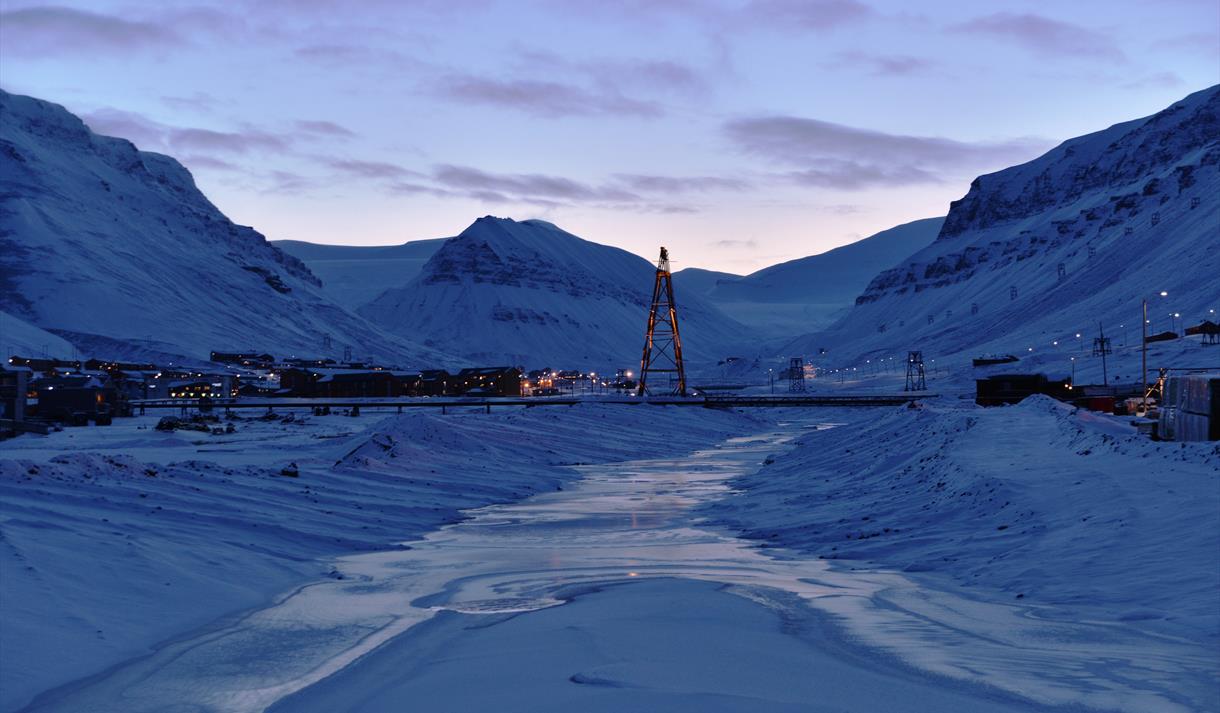 Darkness Exposed - snowmobile adventure in the Polar Night - Basecamp ...