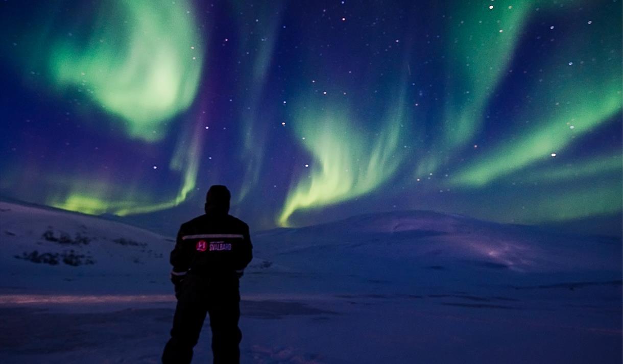 A historic walk in Adventdalen – Hurtigruten Svalbard - Hiking in ...