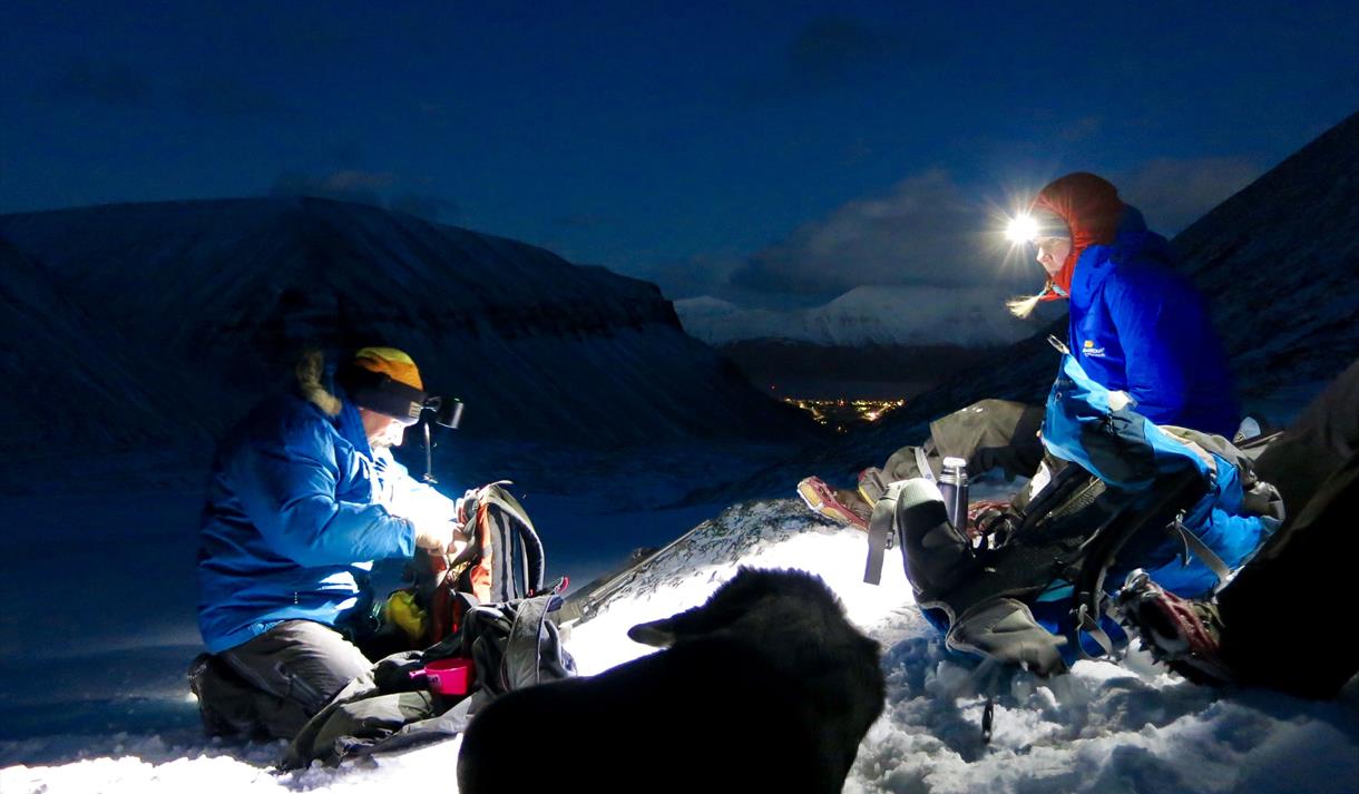 4-day Northern lights adventure in Svalbard - Basecamp Spitsbergen ...