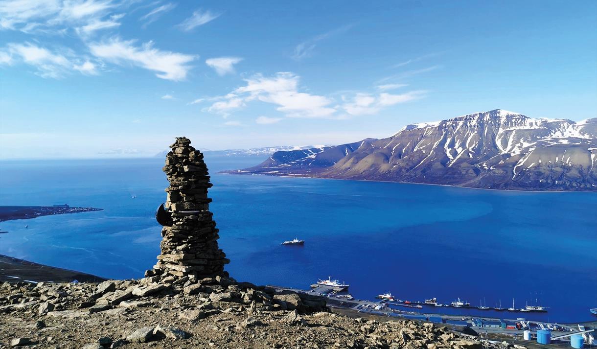 Platåfjellet: Hike with Panorama View over Longyearbyen - Svalbard ...