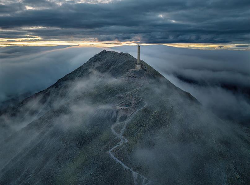 Gaustatoppen – Norges mest tilgjengelige fjelltopp med utsikt over 1/6 ...