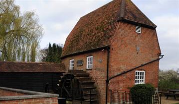 Elmbridge Borough - Towns & Villages in Esher, Elmbridge - Visit Thames