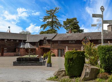 Bettws Hall - Self-catering in Newtown, Newtown - Visit Mid Wales