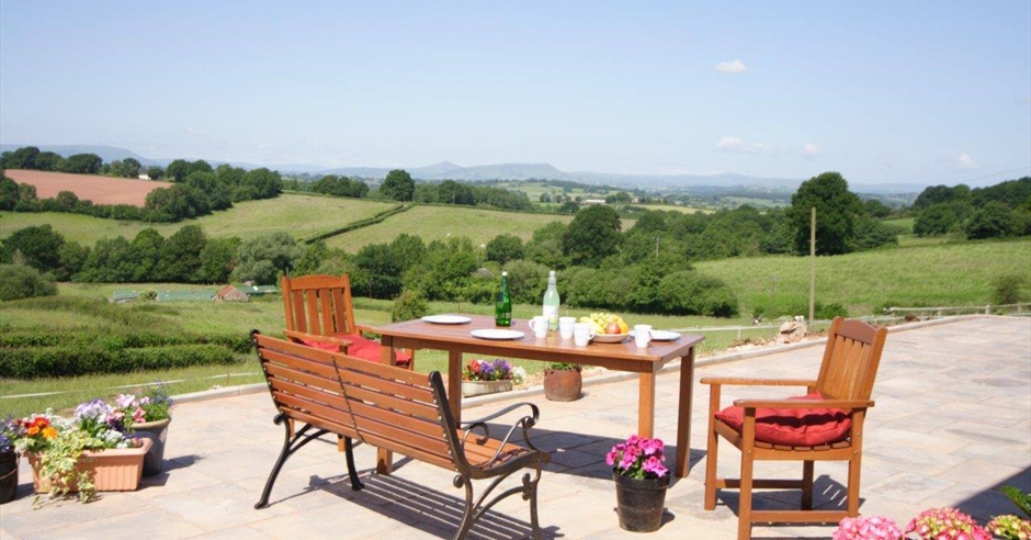 Whitehill Farm B&B - Farmhouse in Monmouth, Monmouth - Visit Monmouthshire