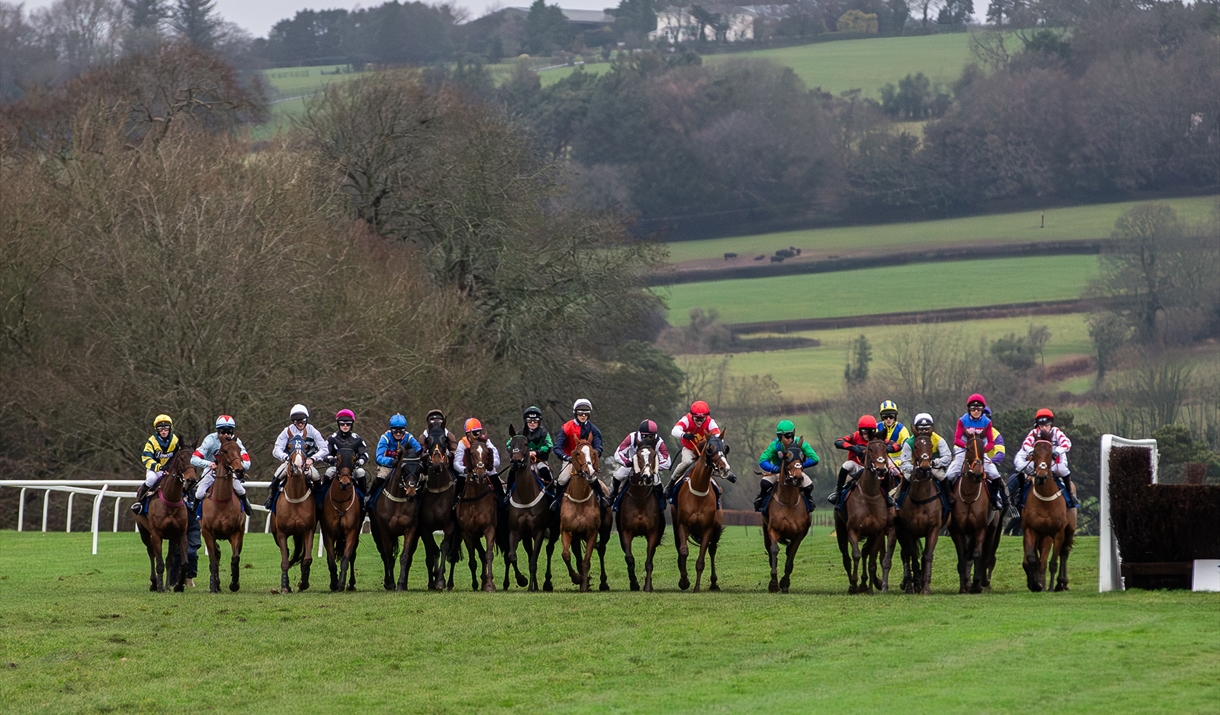 Coral Welsh Grand National 2025 - Horse Racing in Chepstow, Chepstow ...
