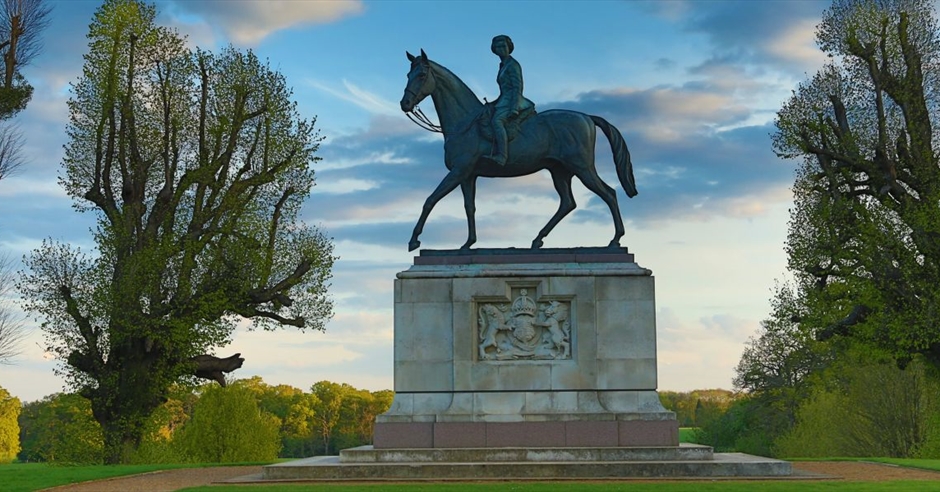 Discover the Borough's top sculptures, memorials, works of art and ...