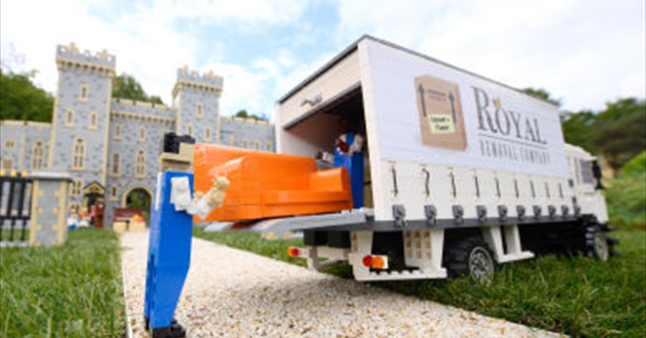 THE LEGOLAND® Windsor Resort unveils mini-LEGO® brick versions of its ...
